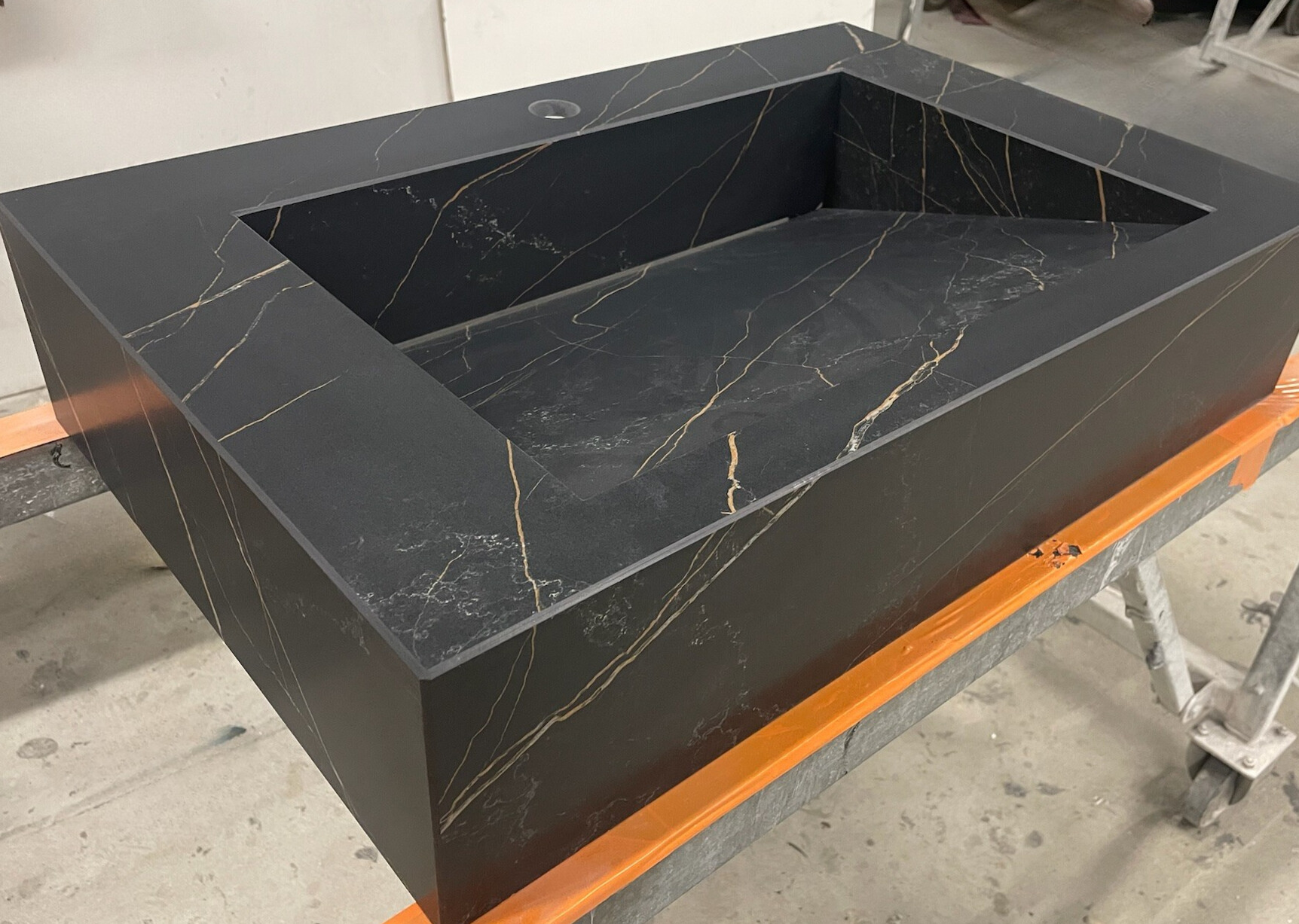 Vasque Infinity Royal | Marbrerie Geoffroy
